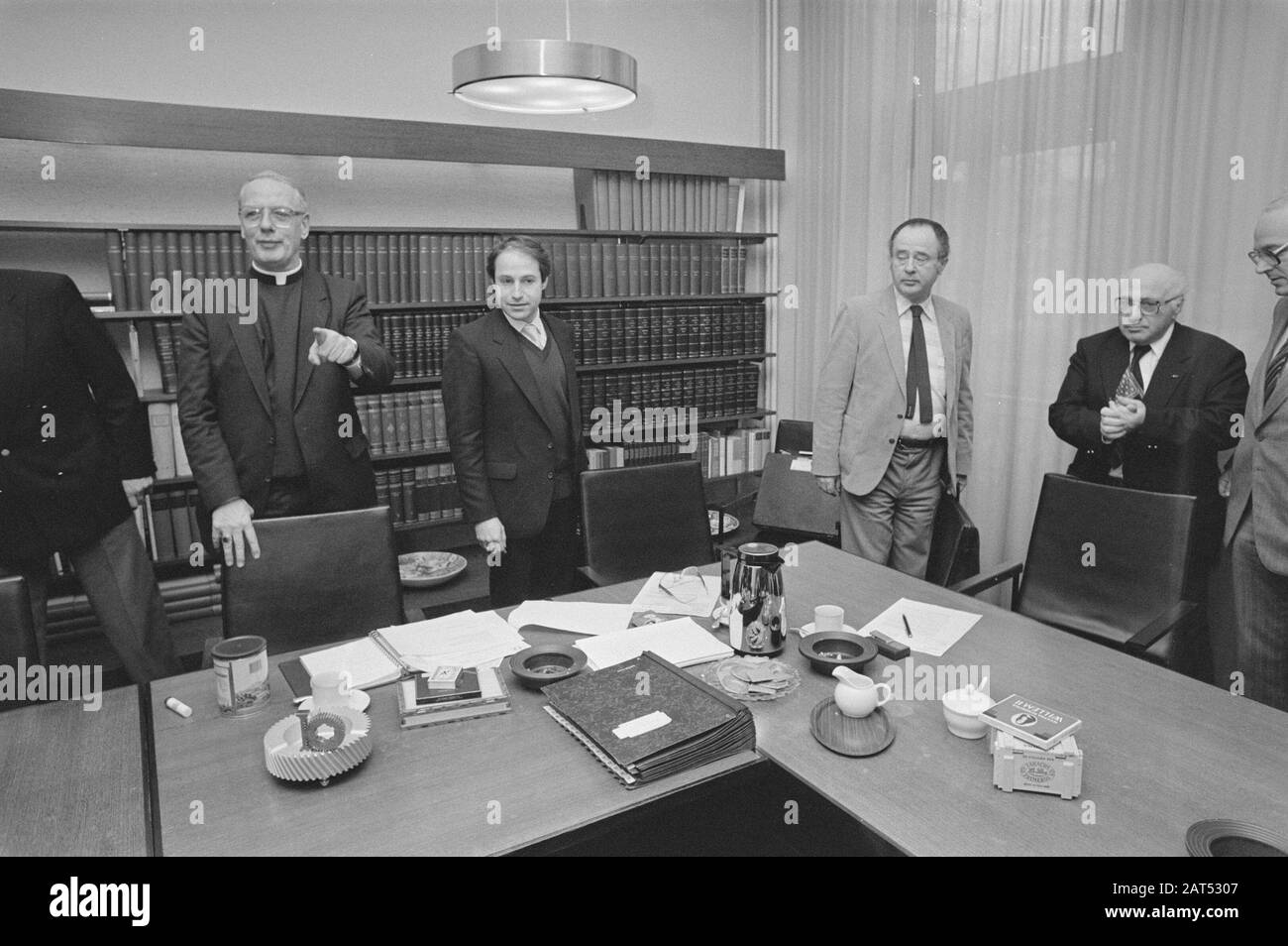 Bishop simon Black and White Stock Photos & Images - Alamy