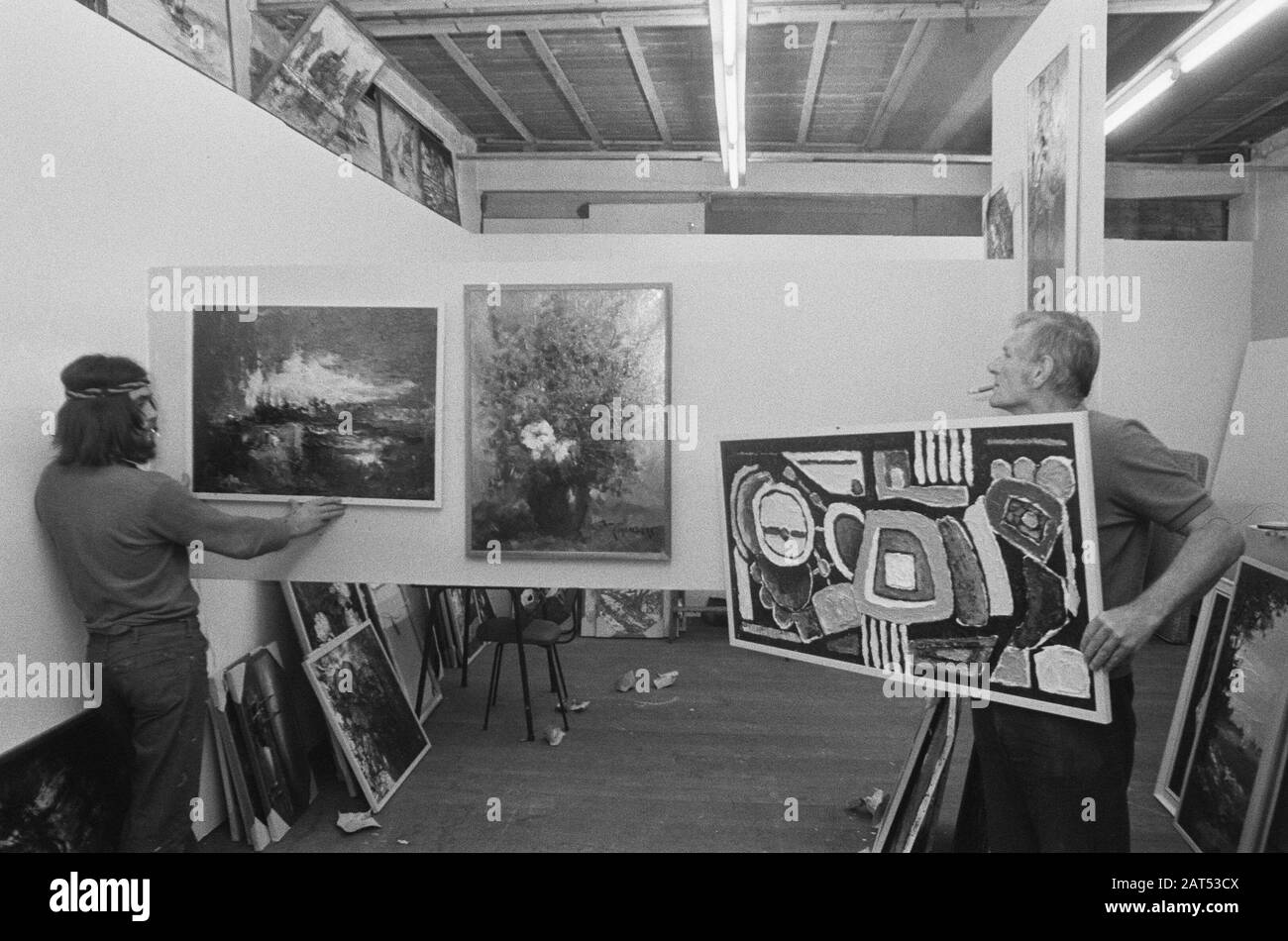 Manders hangs painting hi-res stock photography and images - Alamy