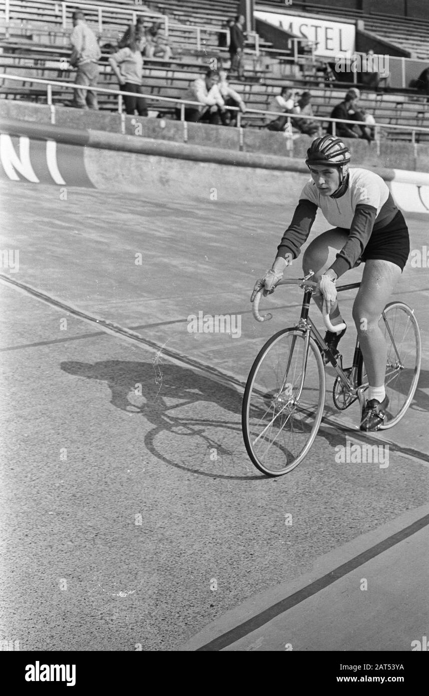 Cycling World Championships on the track in Olympic Stadium Amsterdam ...