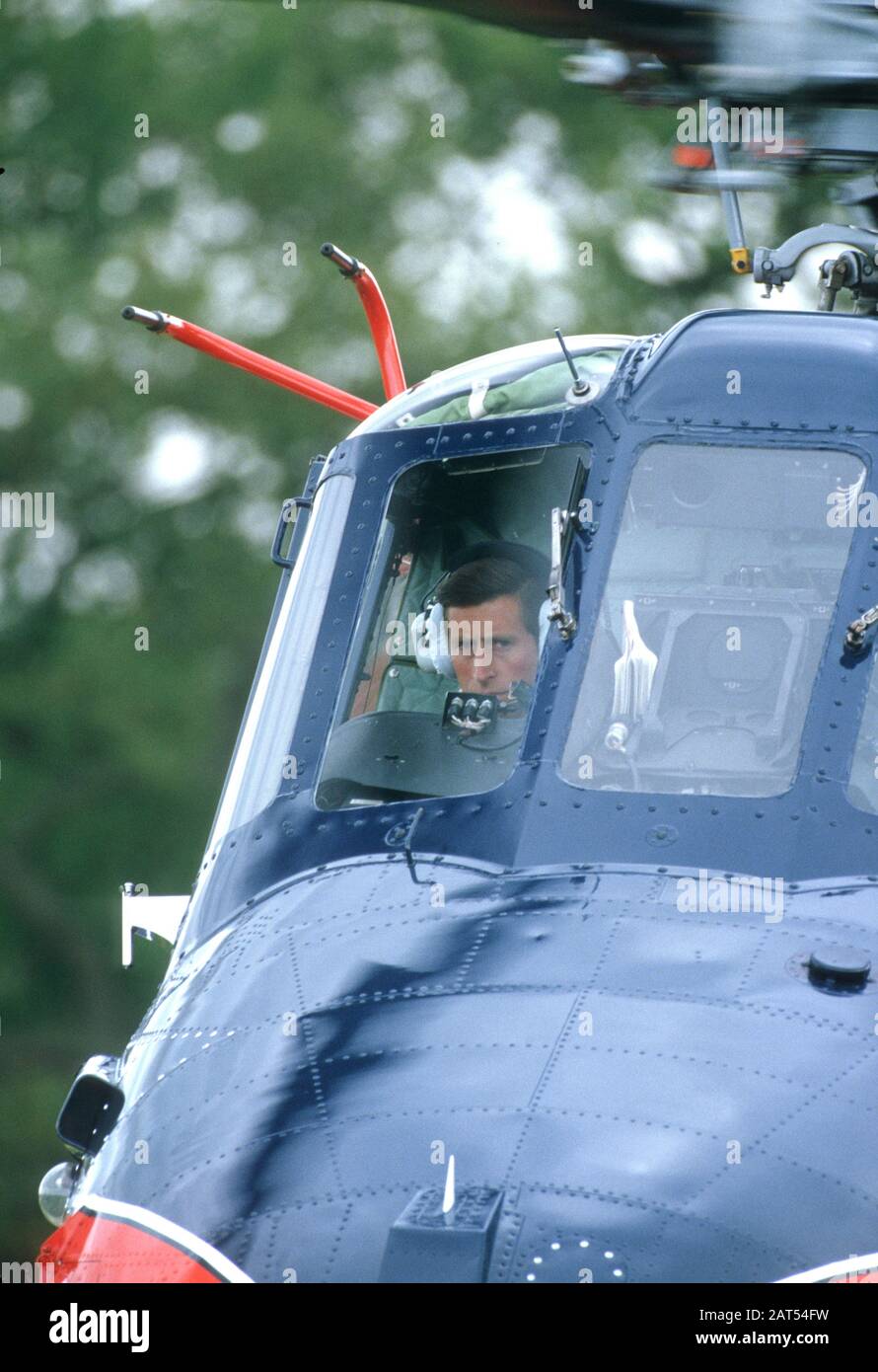 Queen's helicopter flight hi-res stock photography and images - Alamy