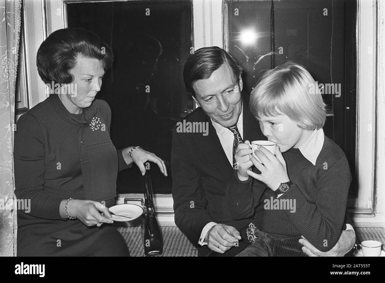 Christmas celebration Royal Family and staff at Huis ten Bosch; Beatrix ...