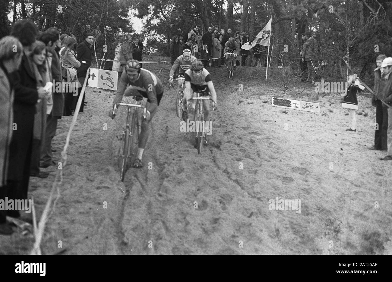 Christmas cycling in Soestduinen Date: December 26, 1972 Keywords ...