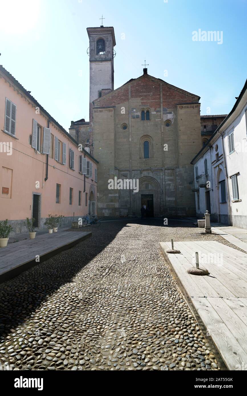 Basilica di San Michele Maggiore, Lombard Romanesque style, XI century ...
