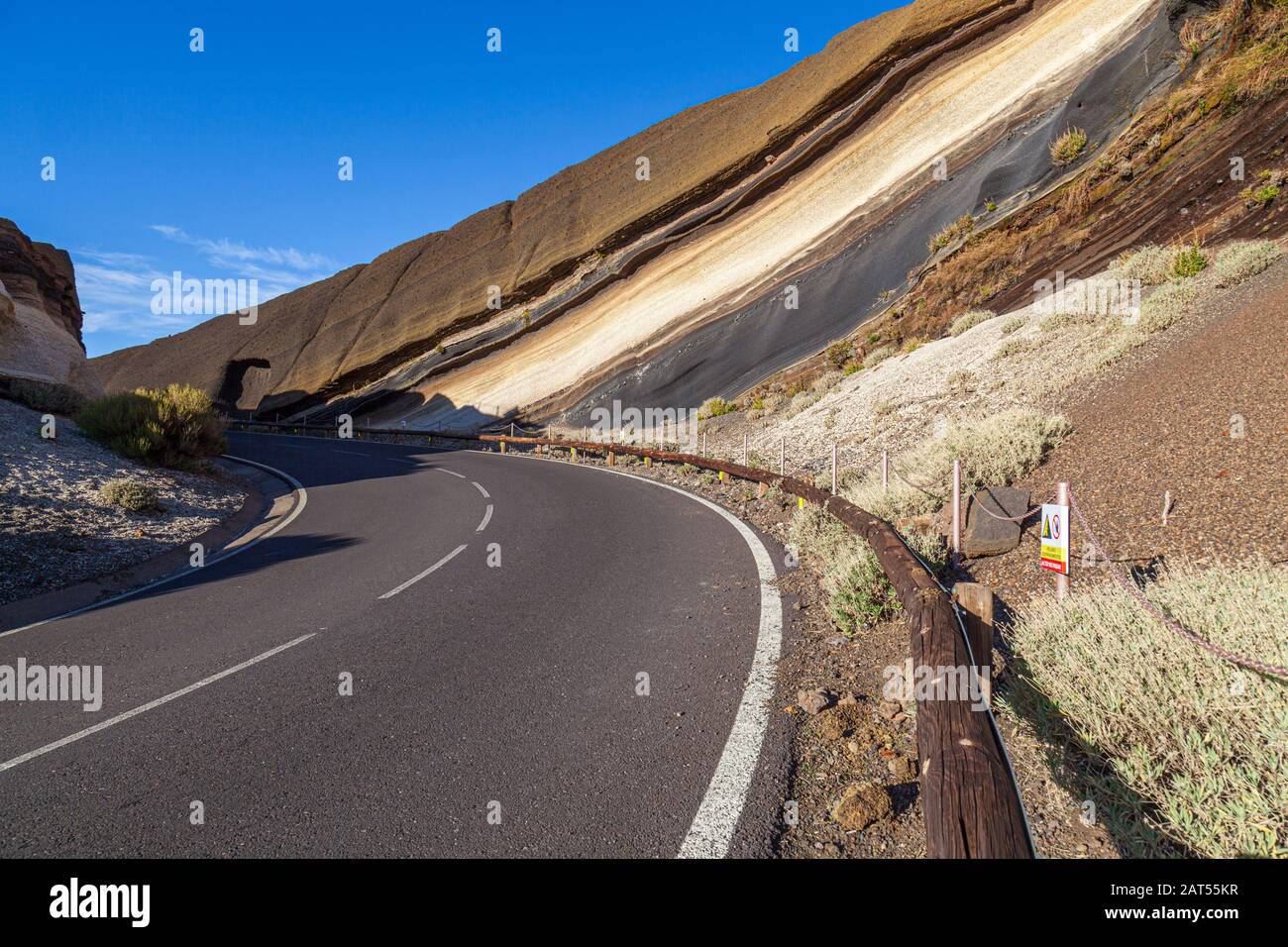 Stratified rock formation hi-res stock photography and images - Alamy