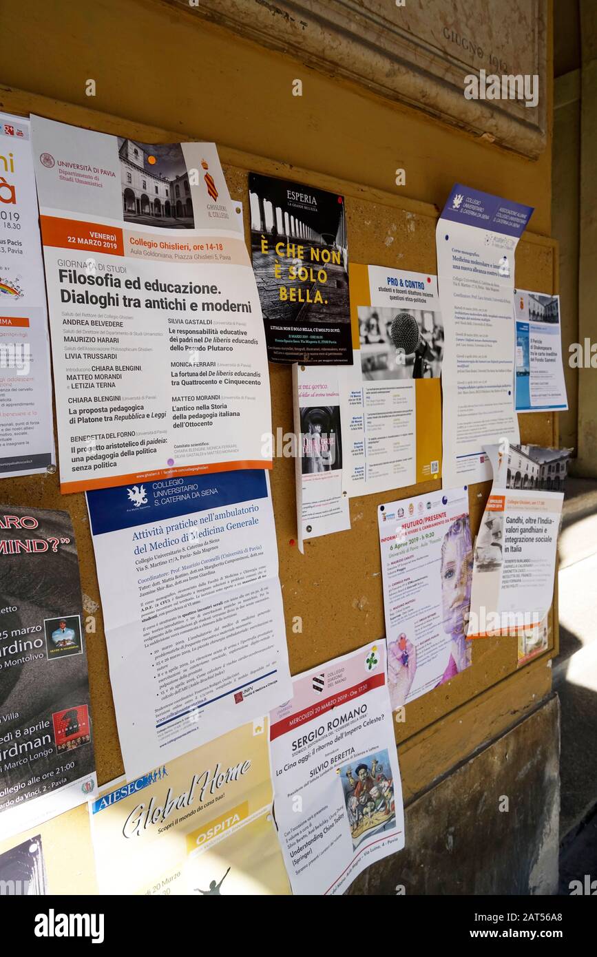 University bulletin board hi-res stock photography and images - Alamy
