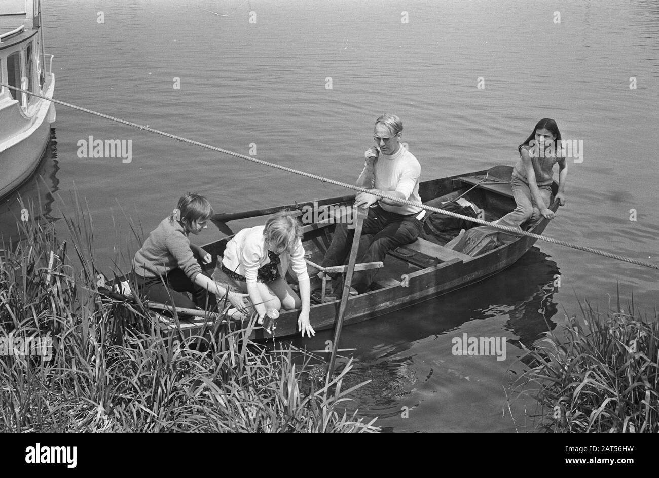 Clean up community Black and White Stock Photos & Images - Alamy