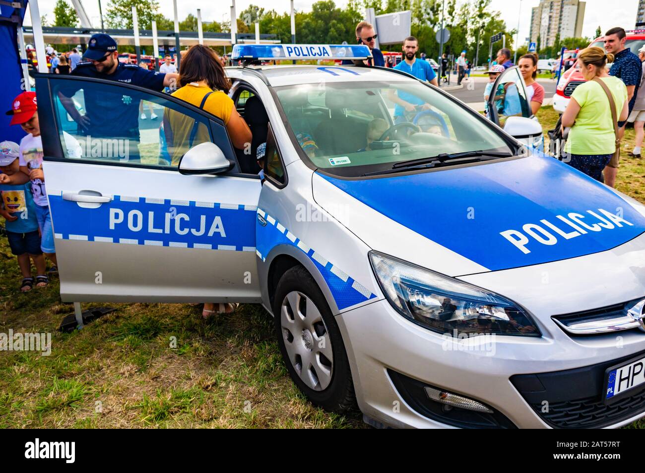 Police car doors open hi-res stock photography and images - Alamy