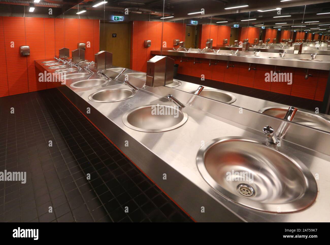 Public restroom sink hi-res stock photography and images - Alamy