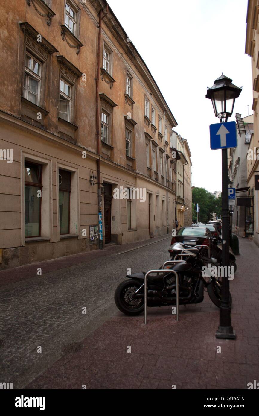 Two story narrow building hi-res stock photography and images - Alamy