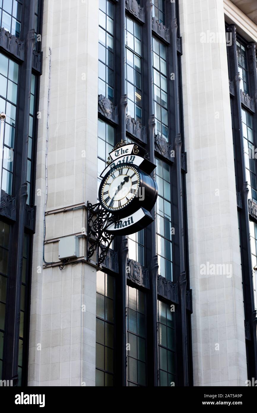 Clock on wall of Daily Mail building, Northcliffe House, Kensington ...