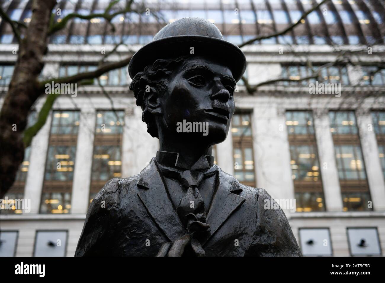 Charlie chaplin statue in london hi-res stock photography and images ...