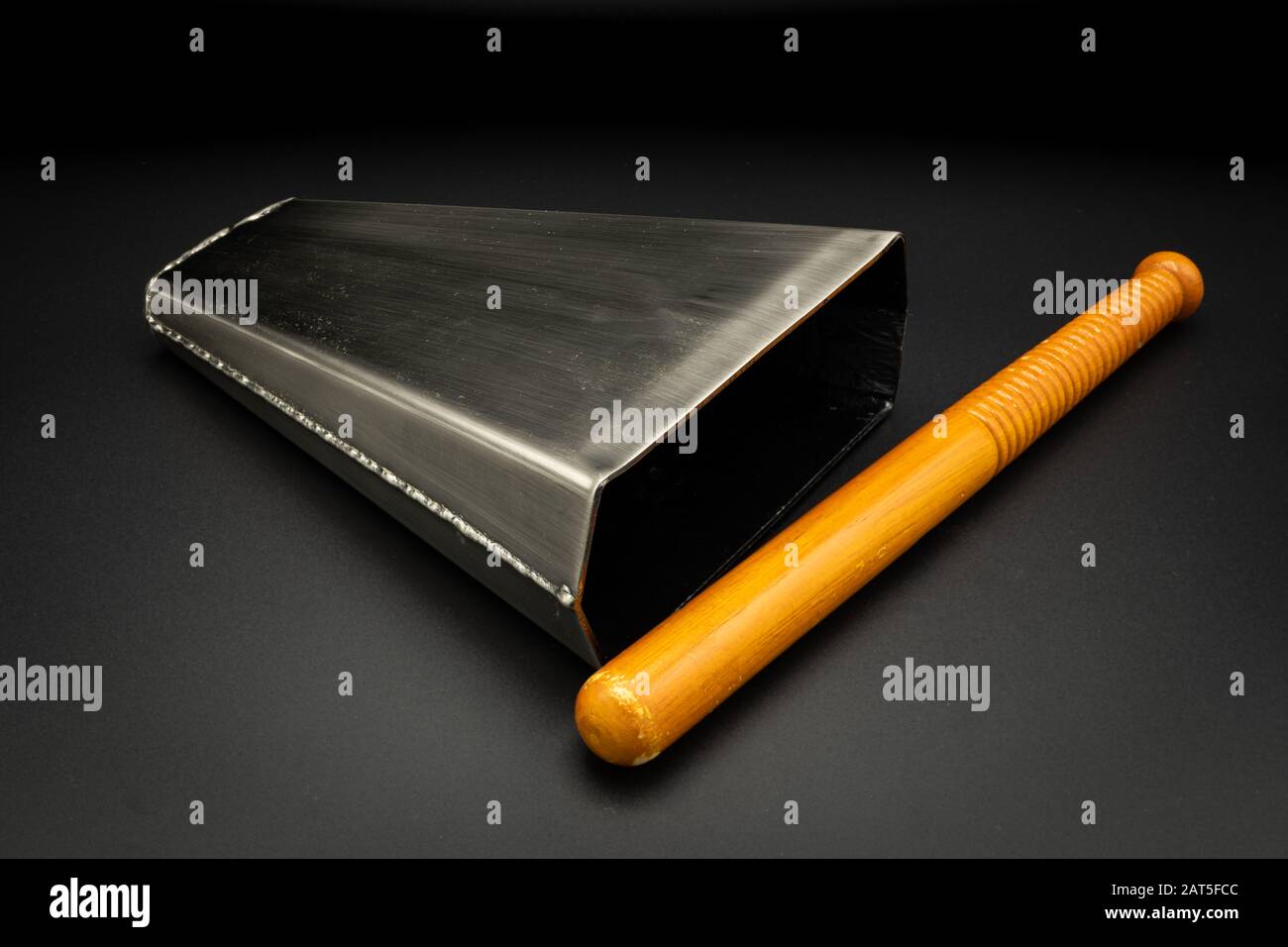 Cuban bongo hi-res stock photography and images - Alamy