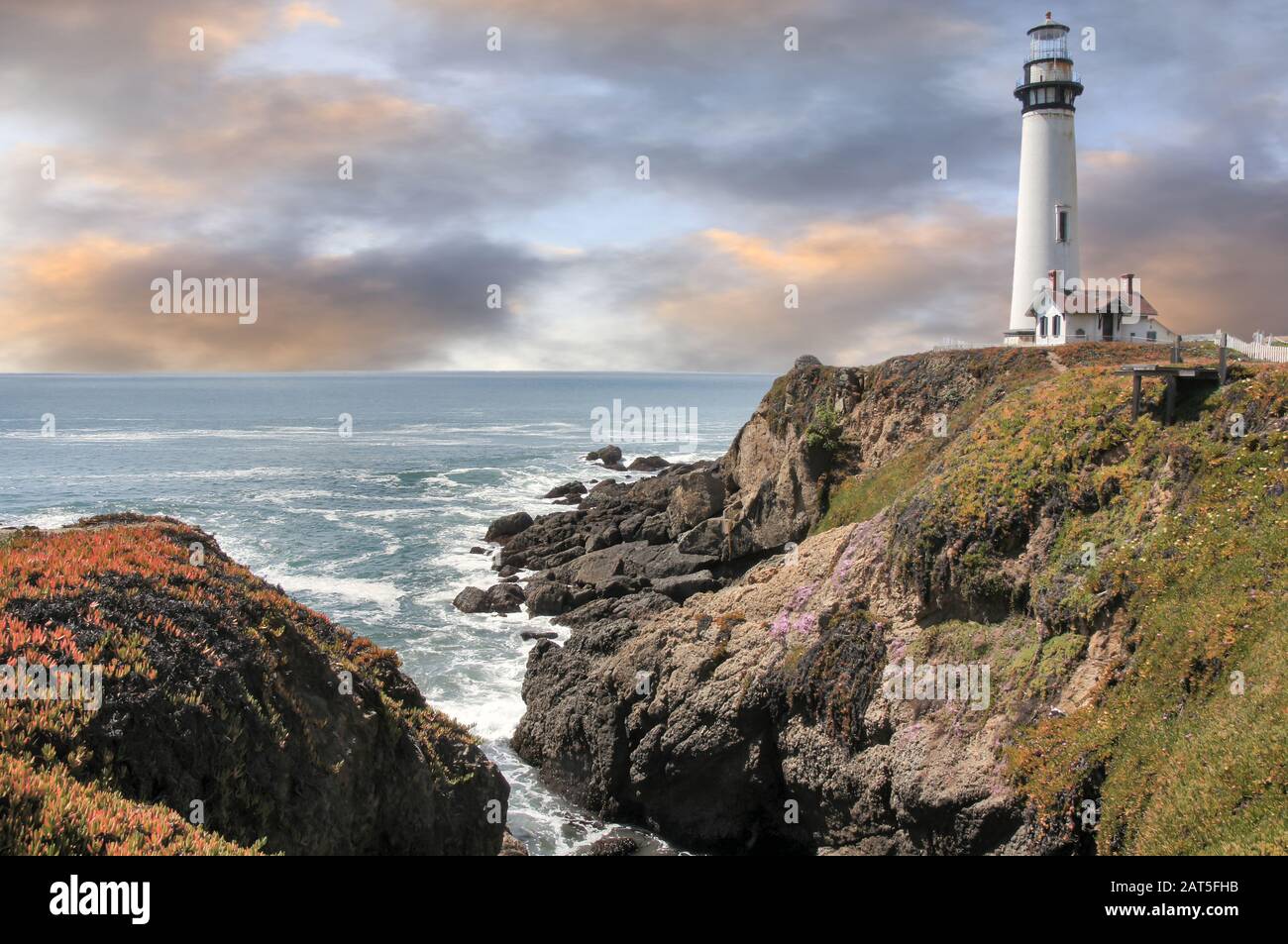 Pigeon point lighthouse at sunset hi-res stock photography and images ...