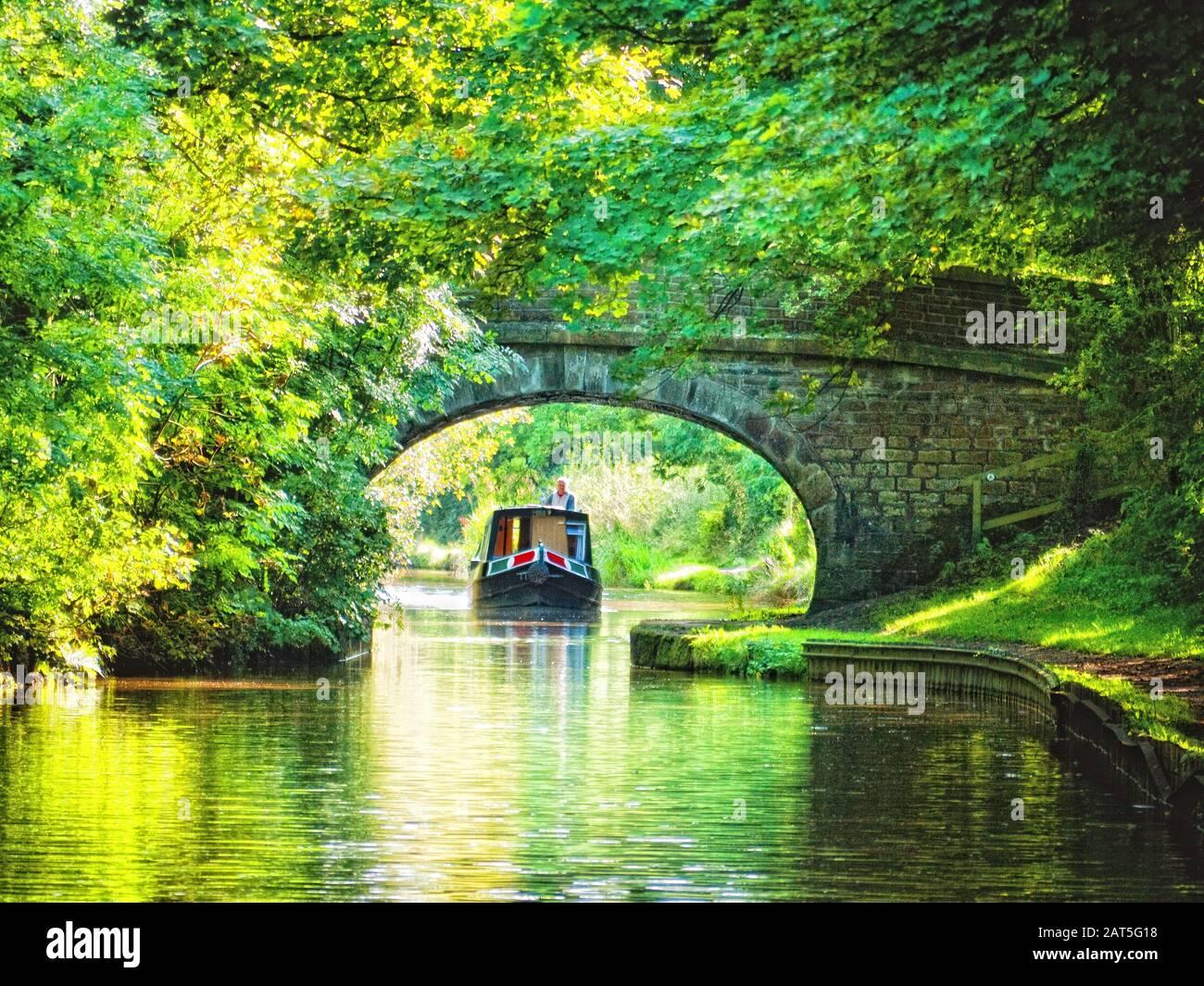 Bridge on macclesfield canal hi-res stock photography and images - Alamy