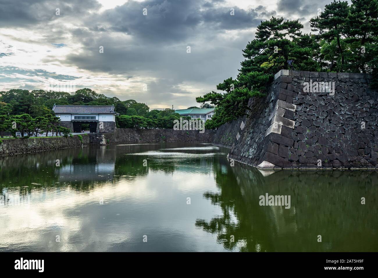 Walls and moats surrounding Tokyo Imperial Palace, the primary ...