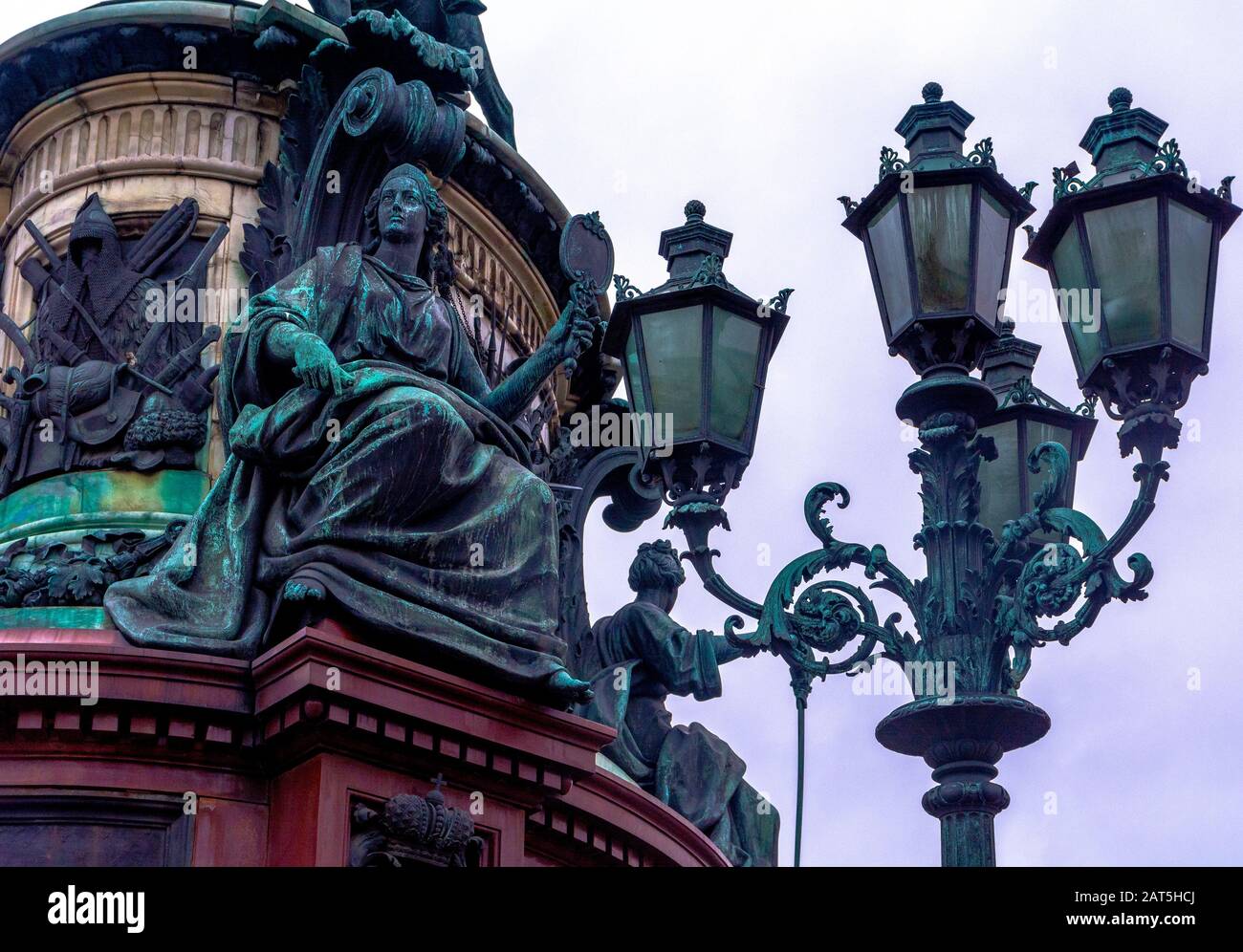 Female equestrian sculpture hi-res stock photography and images - Alamy