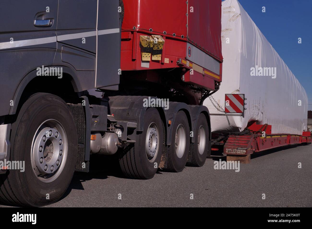 Haul loads hi-res stock photography and images - Alamy