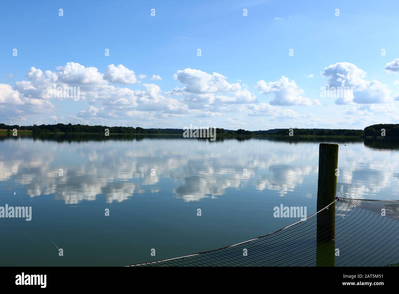 Blick auf den Hemmelsdorfer See an der deutschen Ostseeküste Stock ... Blick auf den Hemmelsdorfer See an der deutschen Ostseeküste Stock ...