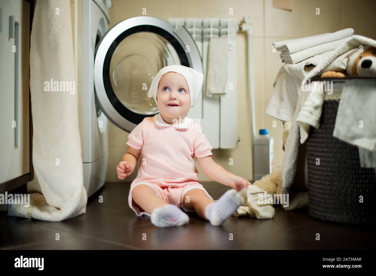 Child girl washing machine hi-res stock photography and images - Alamy