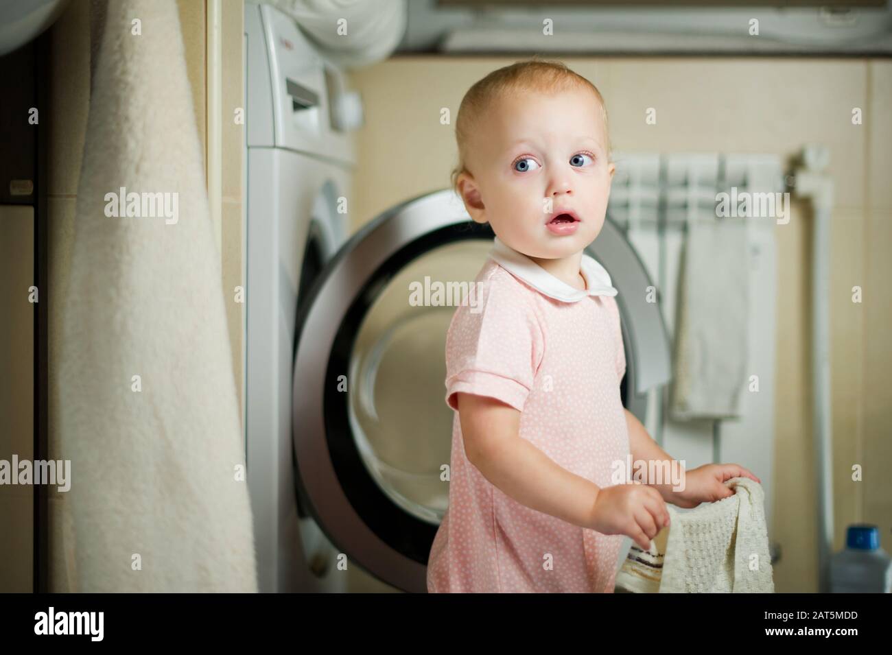 Child girl washing machine hi-res stock photography and images - Alamy