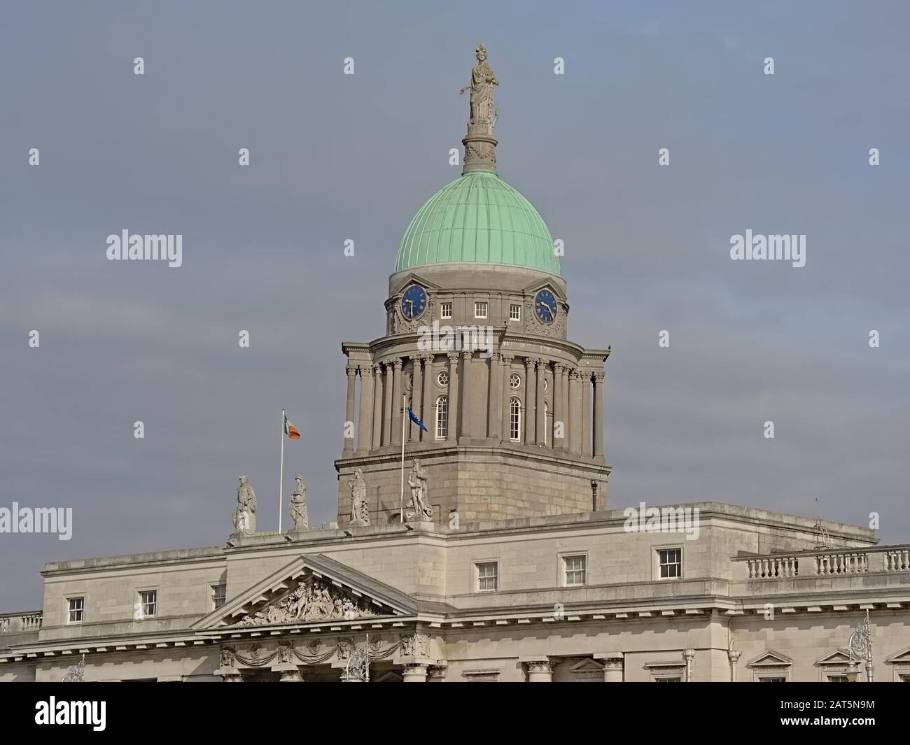 Mercury statue clock hi-res stock photography and images - Alamy