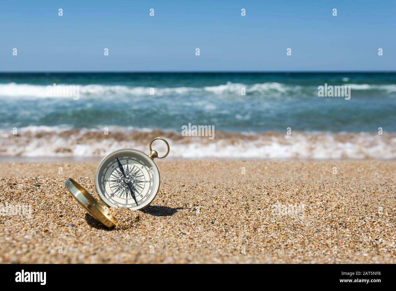 Navigation at sea hi-res stock photography and images - Alamy