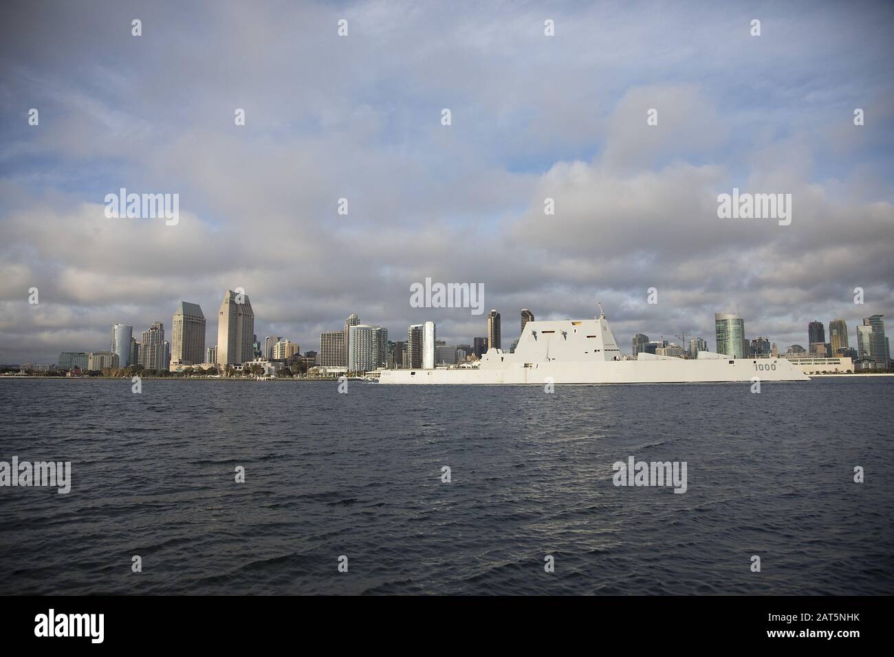 Uss zumwalt (ddg 1000) hi-res stock photography and images - Alamy