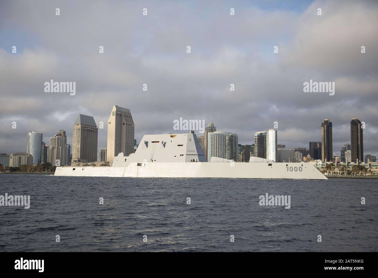 Uss zumwalt hi-res stock photography and images - Alamy