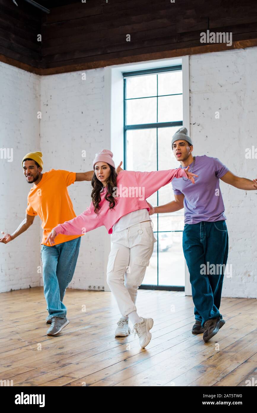African man woman dancers perform hi-res stock photography and images ...