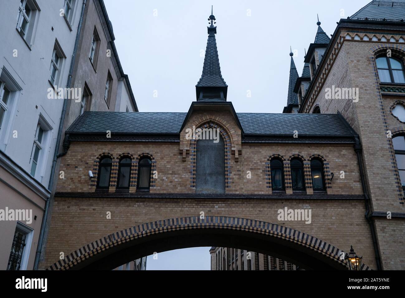 Connector between buildings hi-res stock photography and images - Alamy