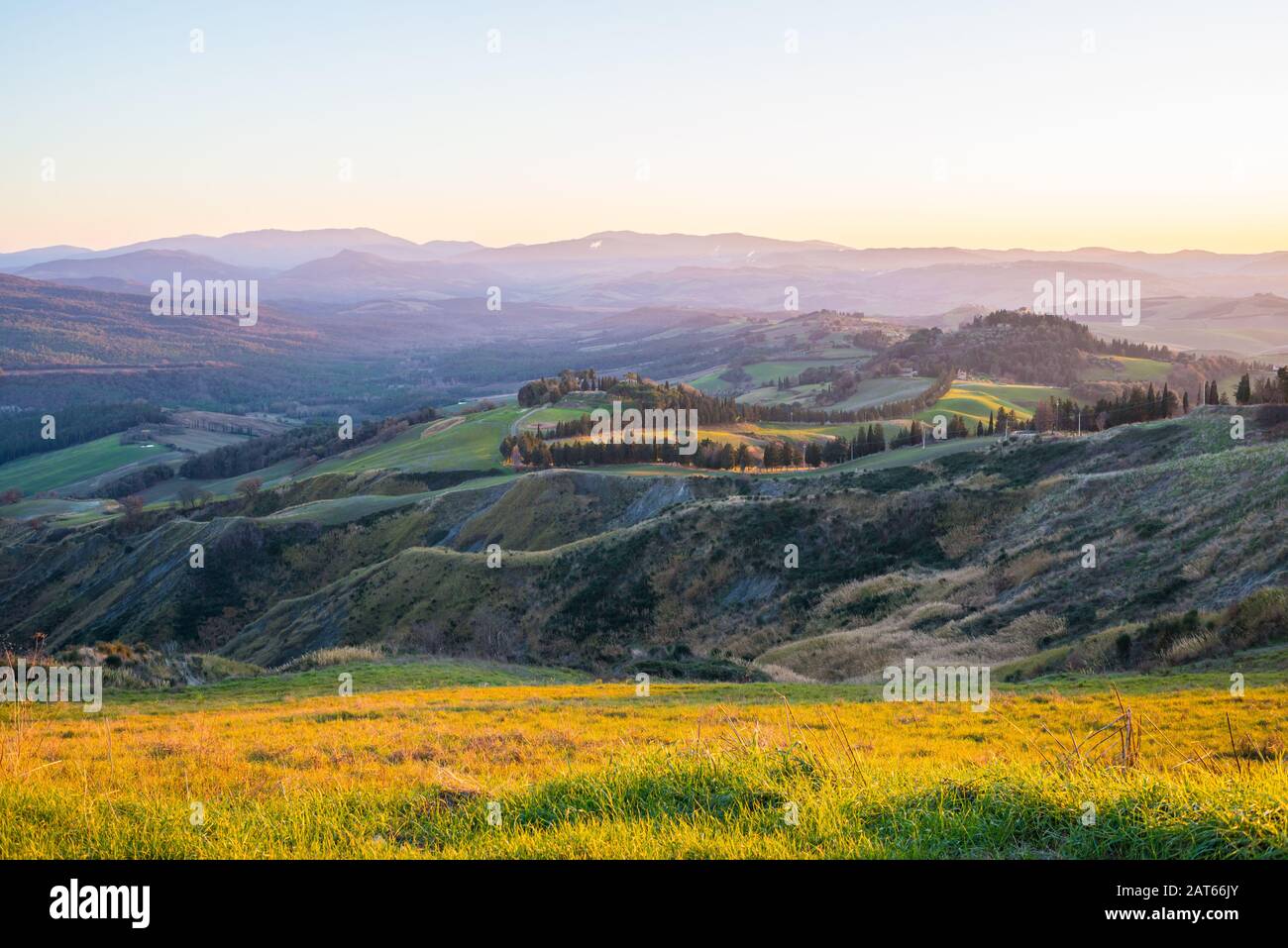 Tuscany hills hi-res stock photography and images - Alamy