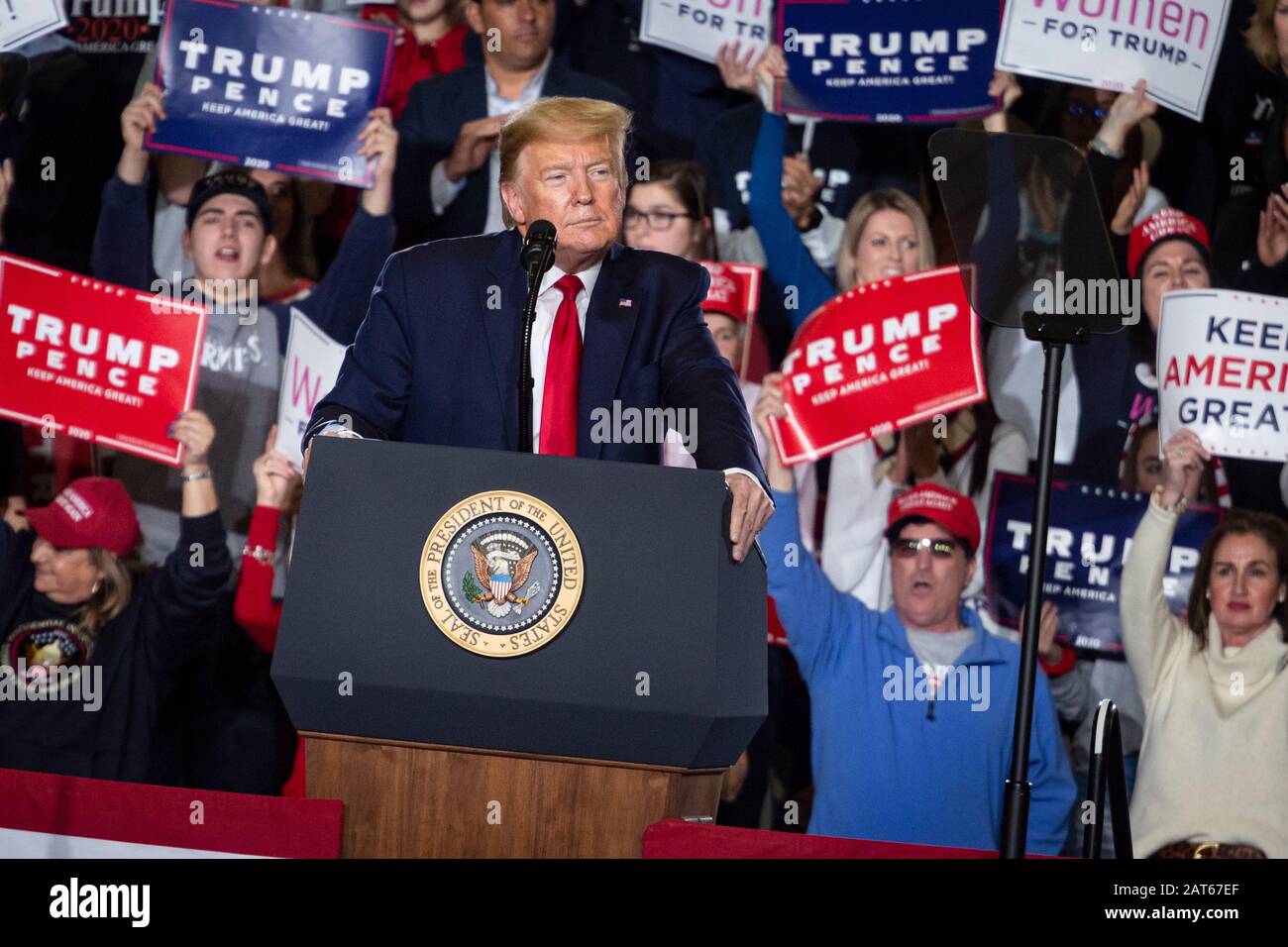 Crowd at political rally hi-res stock photography and images - Alamy