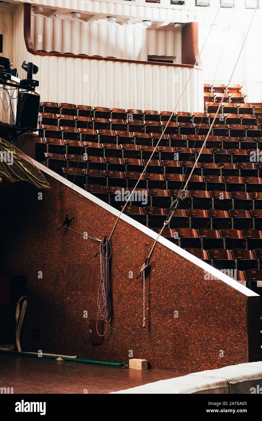 Empty circus stage hi-res stock photography and images - Alamy