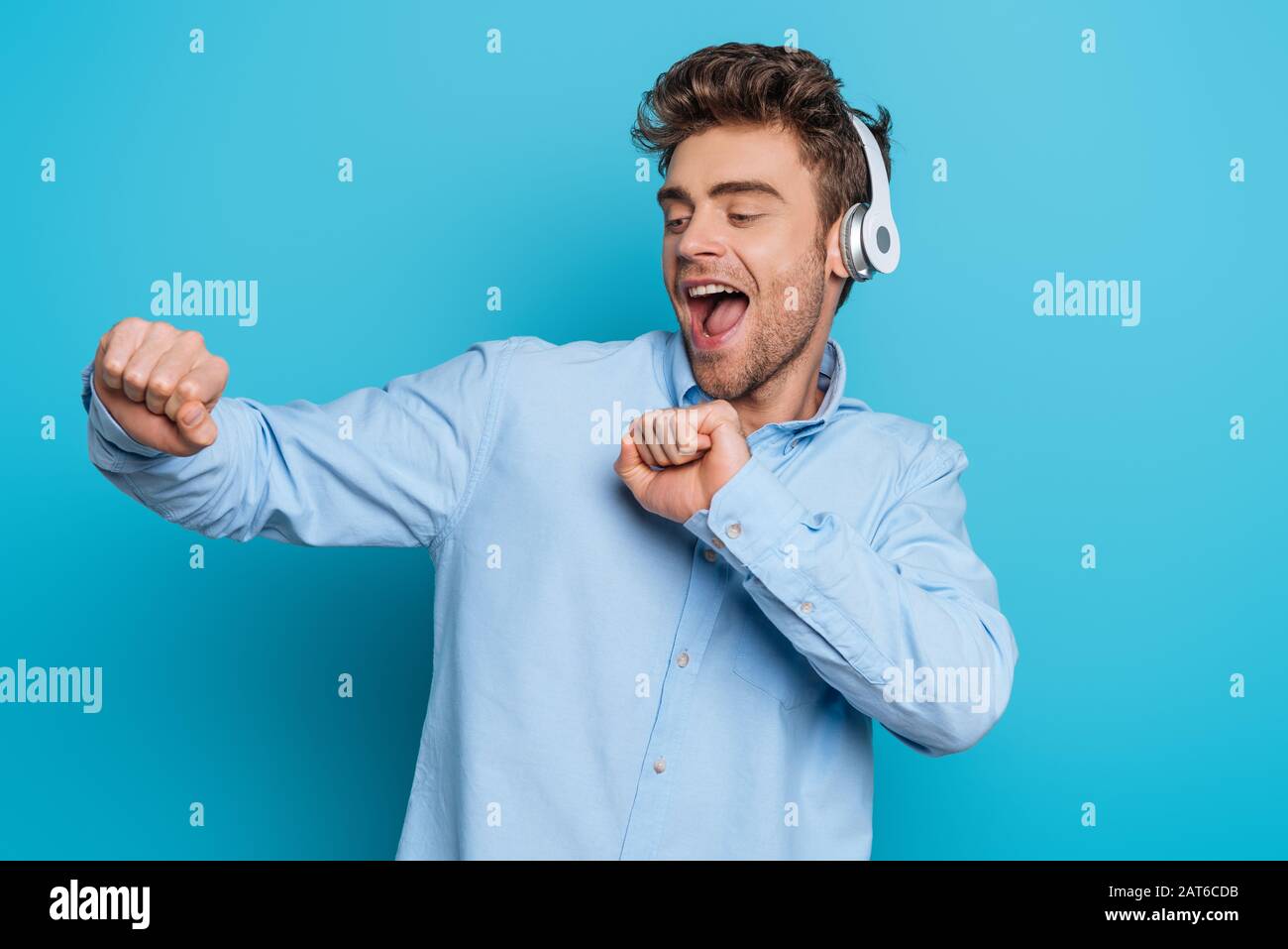Man in blue shirt dancing hi-res stock photography and images - Alamy