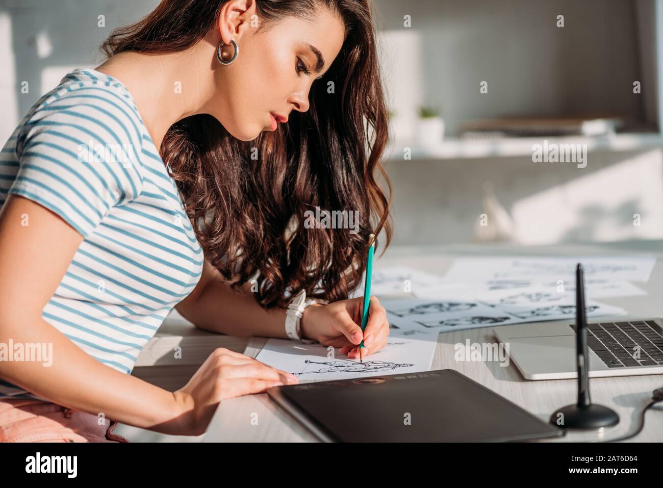 Cartoon woman profile hi-res stock photography and images - Alamy