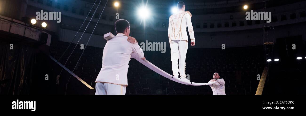 Supporting acrobats hi-res stock photography and images - Alamy