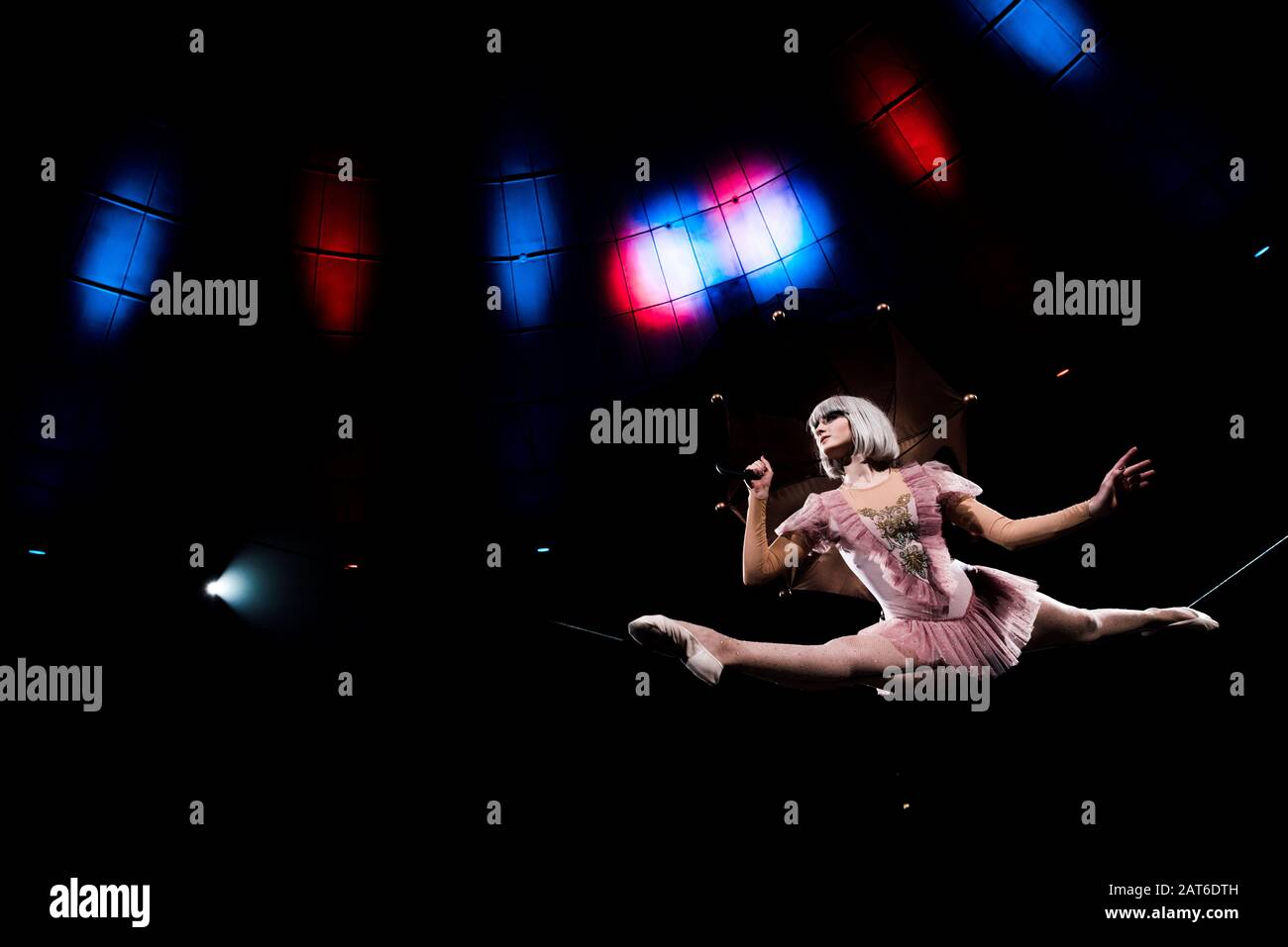 Gymnast doing splits on balance hi-res stock photography and images - Alamy