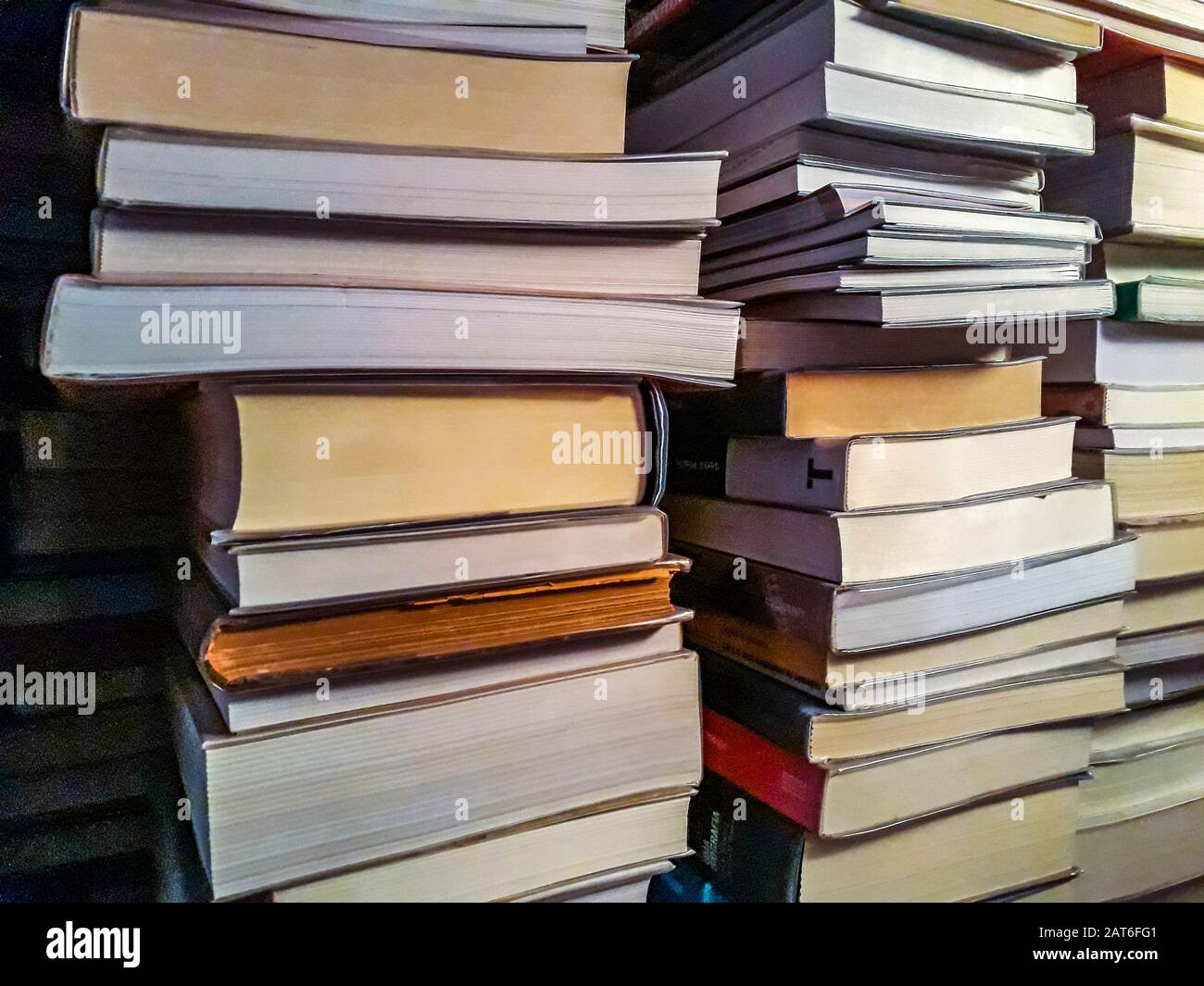 Pile of book hi-res stock photography and images - Alamy