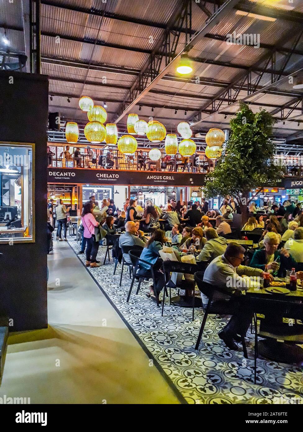 Food court crowd hi-res stock photography and images - Alamy
