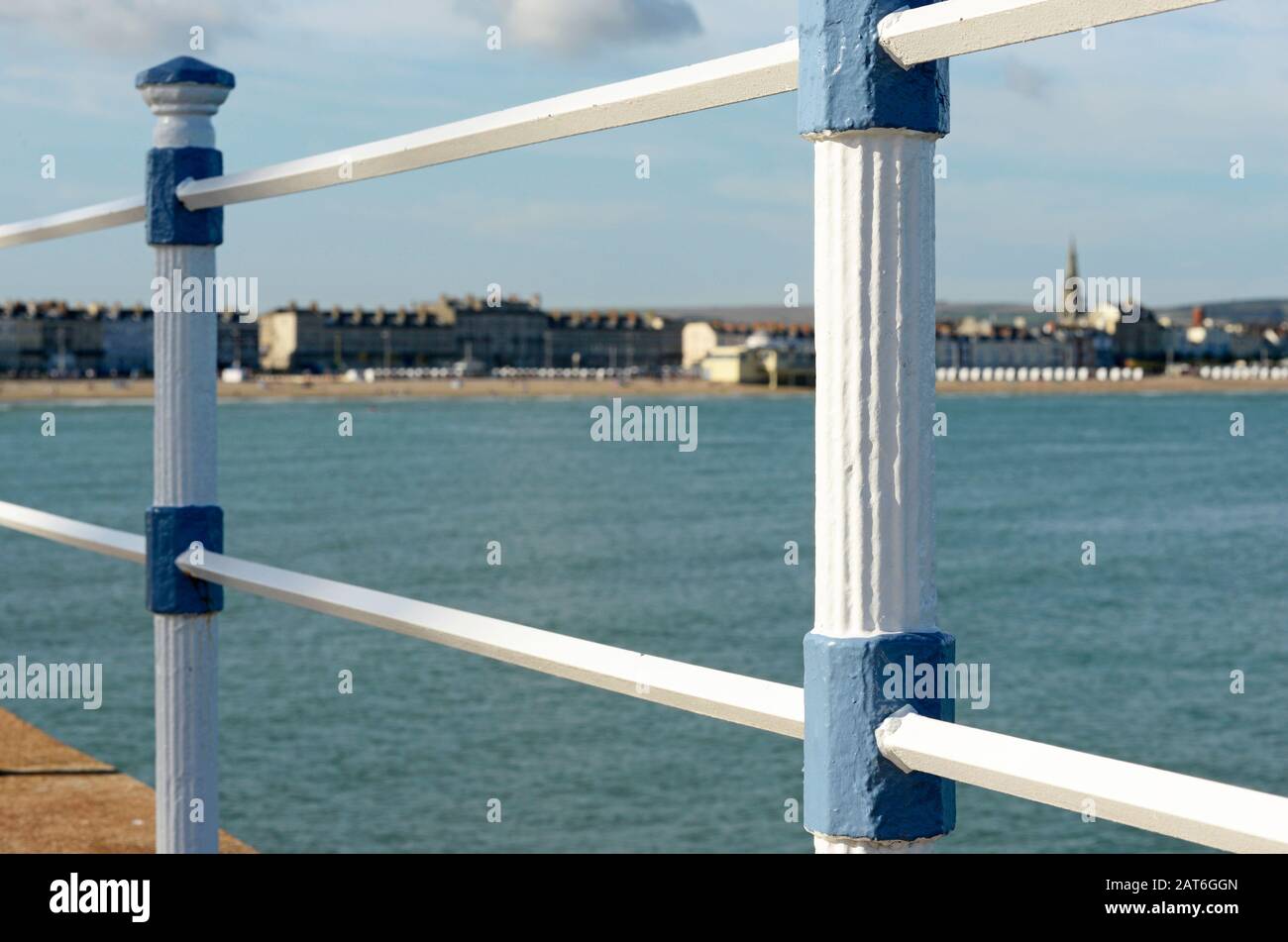 Seafront railings hi-res stock photography and images - Alamy