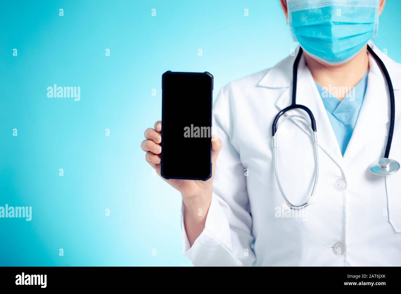 Doctor showing mobile screen in hand hi-res stock photography and ...