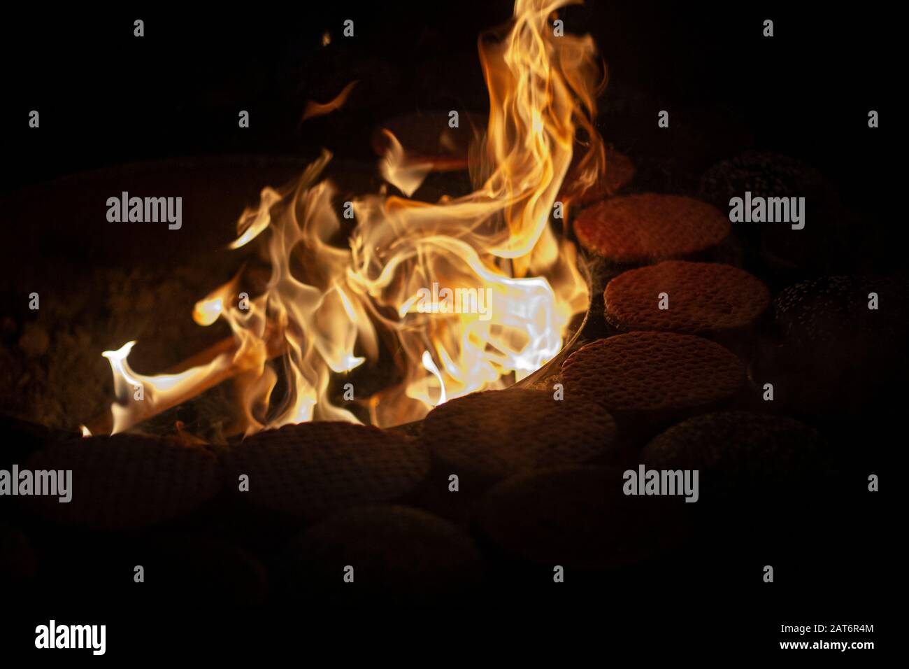 Open fire cooking hi-res stock photography and images - Alamy