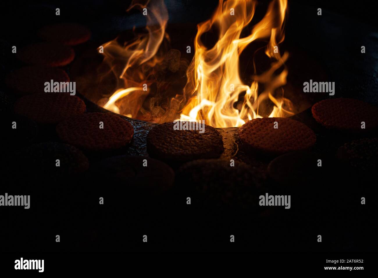 Open fire cooking hi-res stock photography and images - Alamy