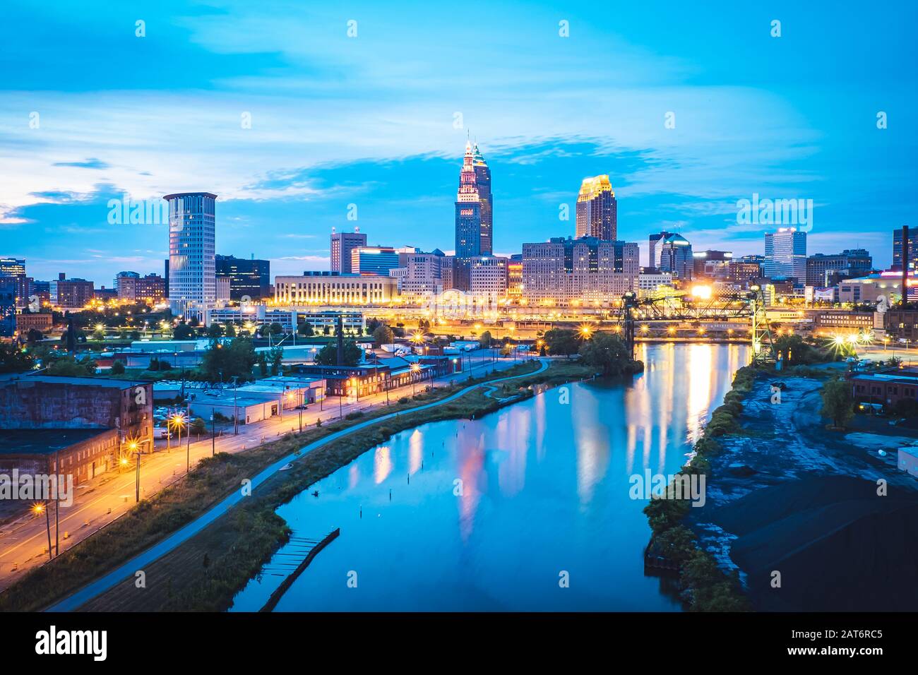 Cleveland skyline water reflection hi-res stock photography and images ...