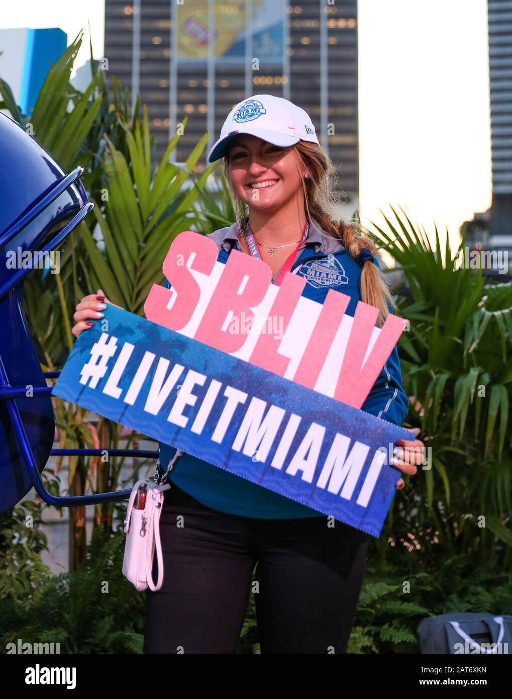 Super bowl live hi-res stock photography and images - Alamy