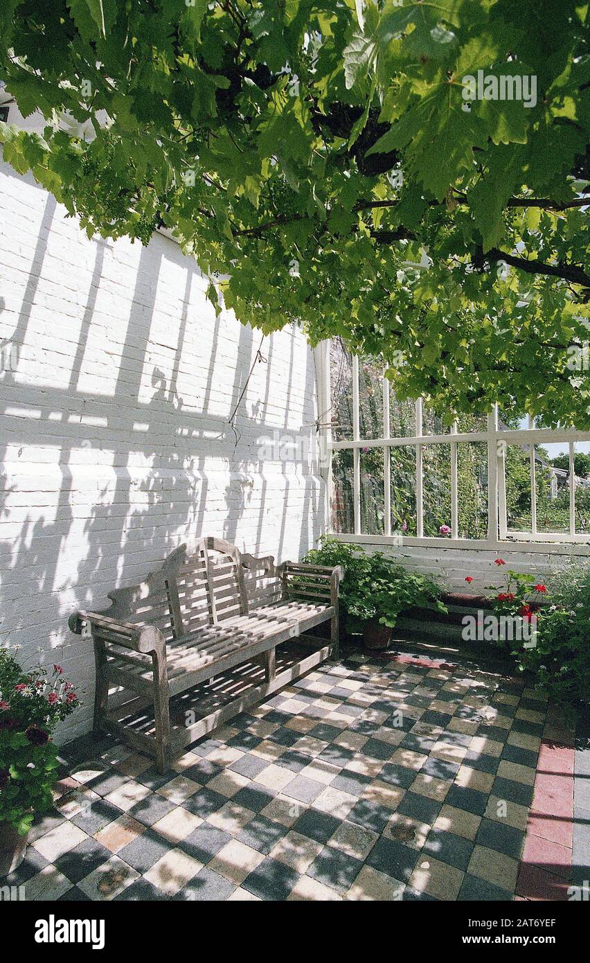 grounds and gardens of baddesley clinton stately home warwickshire ...