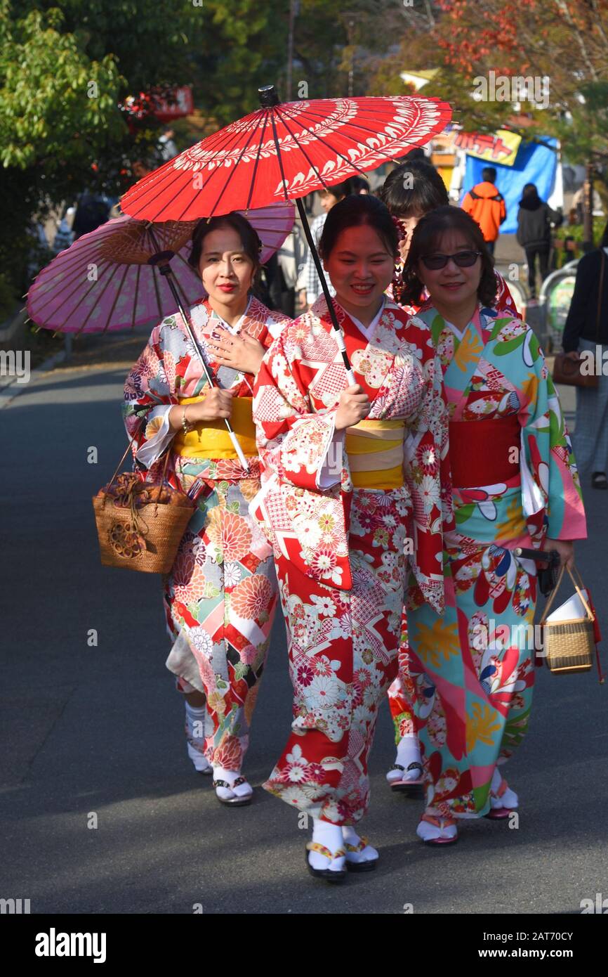 tourists visit Maruyama temple Stock Photo - Alamy