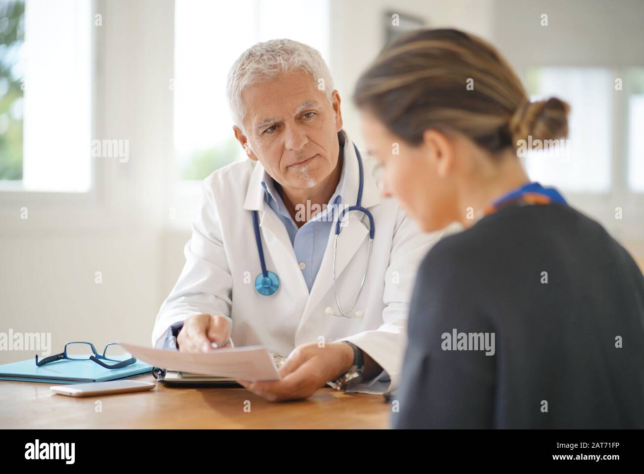 Doctor talking to patient in office Stock Photo - Alamy