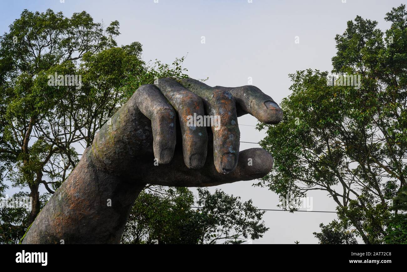 Giant hand sculpture hi-res stock photography and images - Alamy