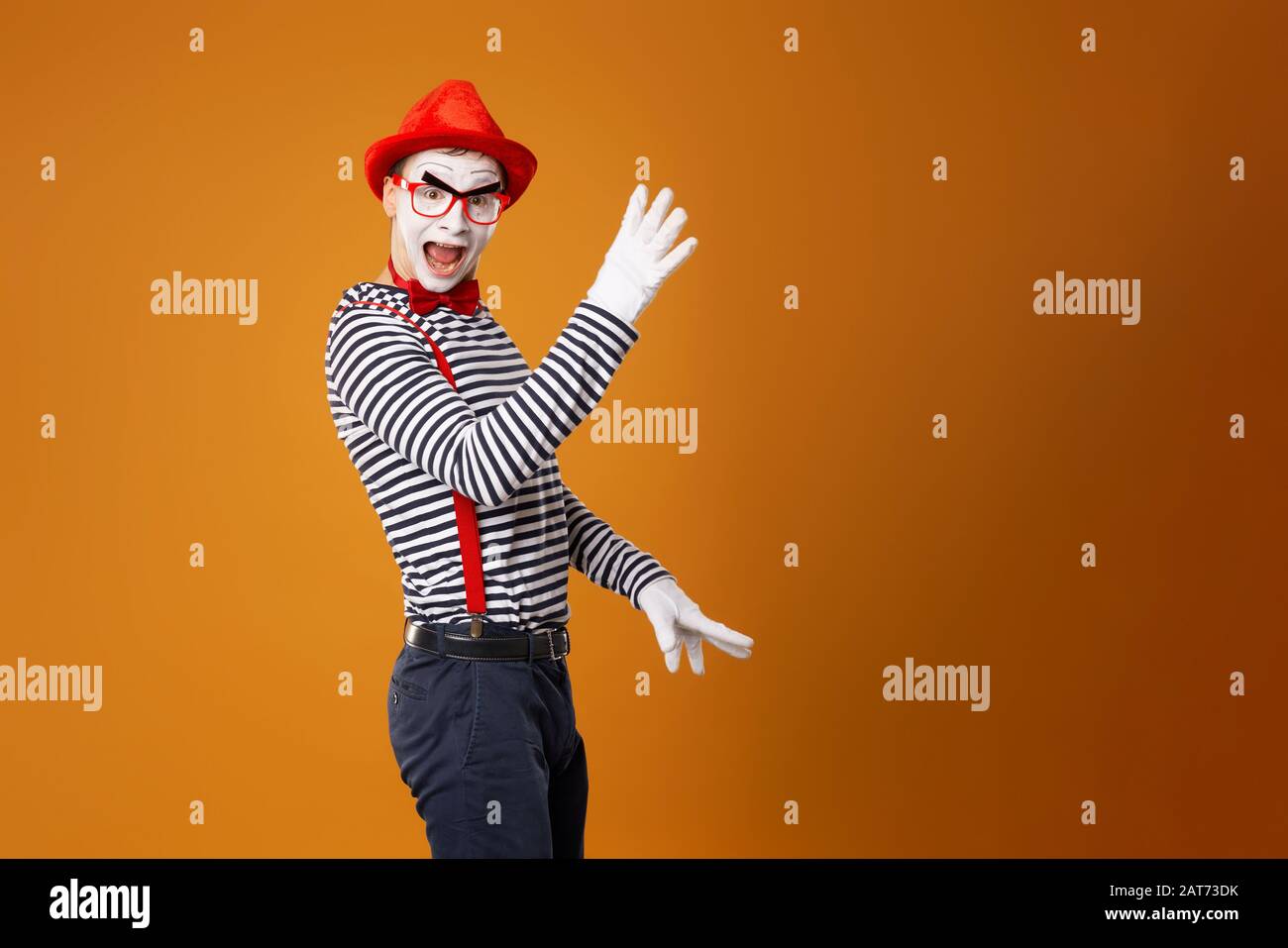 Mime male artist white makeup hi-res stock photography and images - Alamy